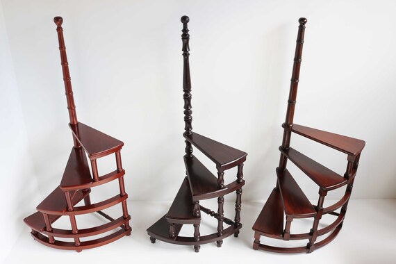 Spiral step ladder store