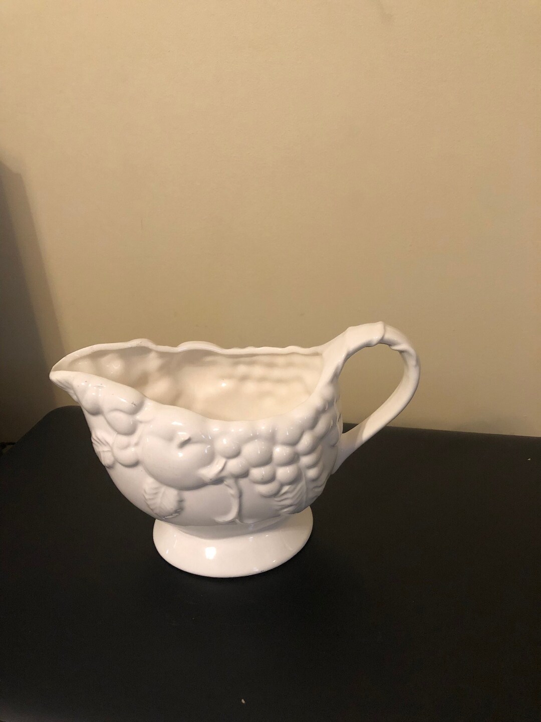 Vintage Milk Glass Large Gravy/pitcher, Vintage Large Gravy Boat ...