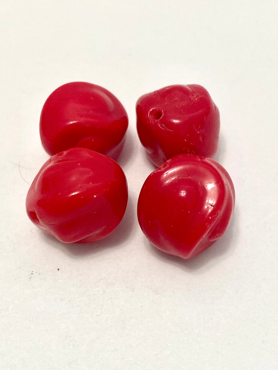 Vintage Round Red Glass Beads, Twisted Round Red Glass Bead - 16 Pieces ...