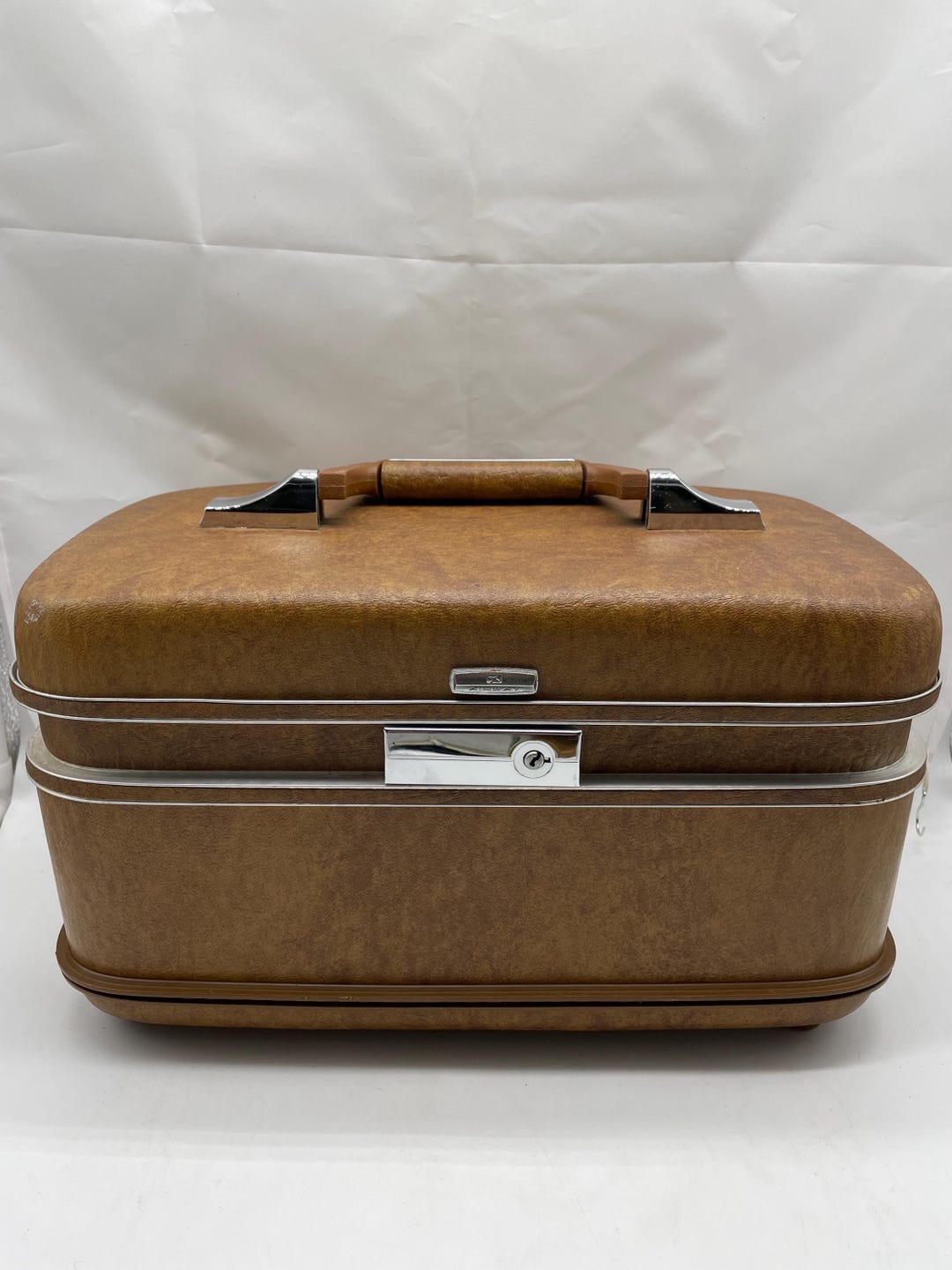 Vintage Brown Airway Hard Shell Train Case With Mirror, Tray and Key ...