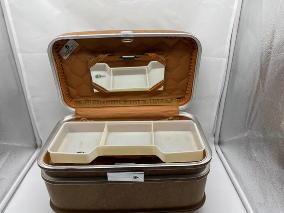 Vintage Brown Airway Hard Shell Train Case with Mirro… - Gem