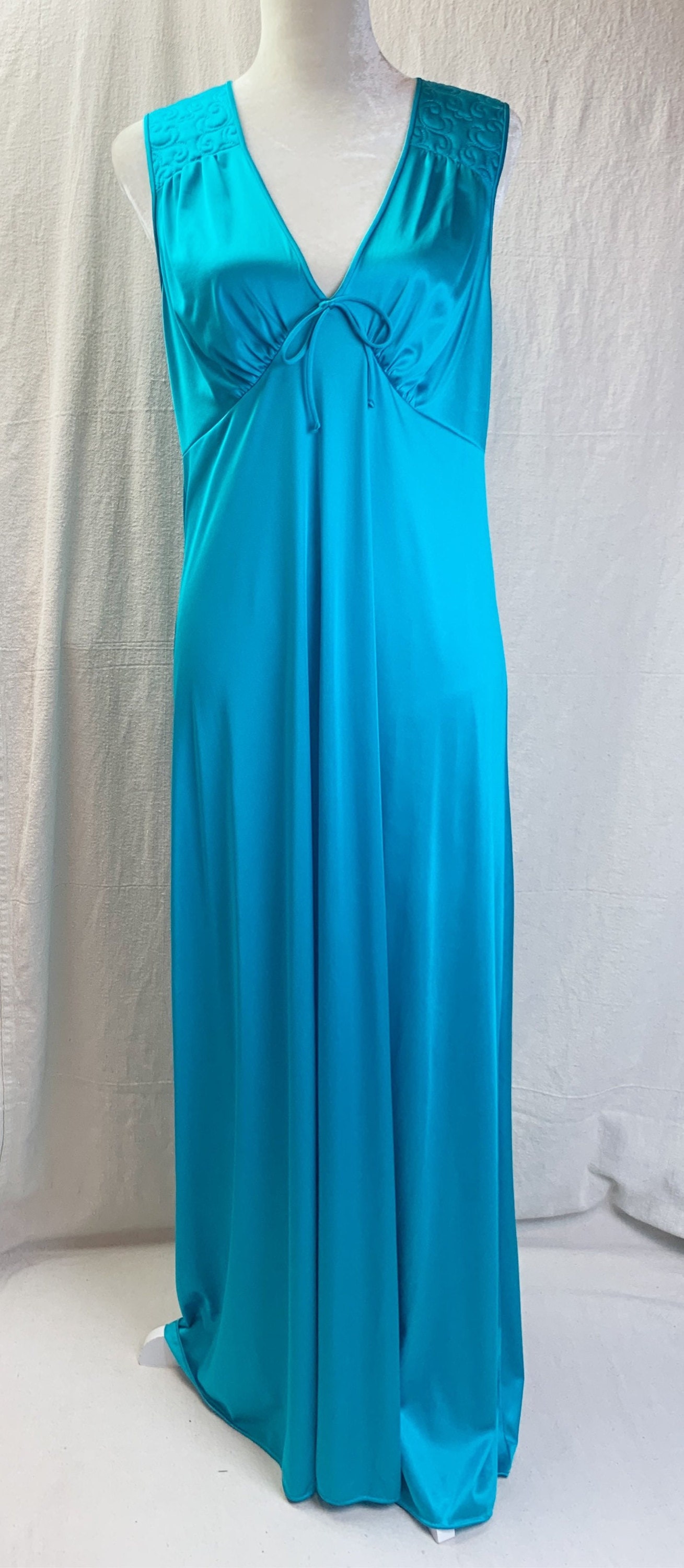 JC Penny Turquoise Nylon Nightgown Robe Quilted Detail Set M - Etsy