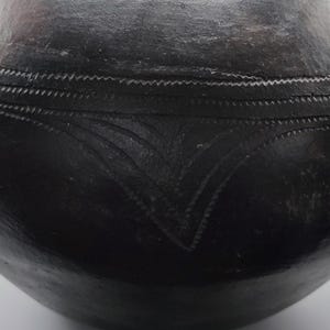 Vintage Zulu Beer Pot Ukhamba | Large Early-mid 20th Century Clay ...