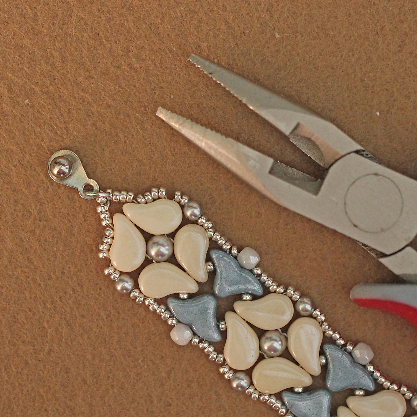 Beaded jewelry tutorial Bead pattern Beading tutorials and | Etsy