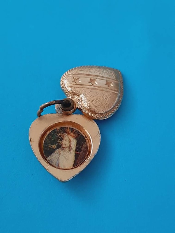 Religious vintage gold plated Italian heart pendant c… - Gem