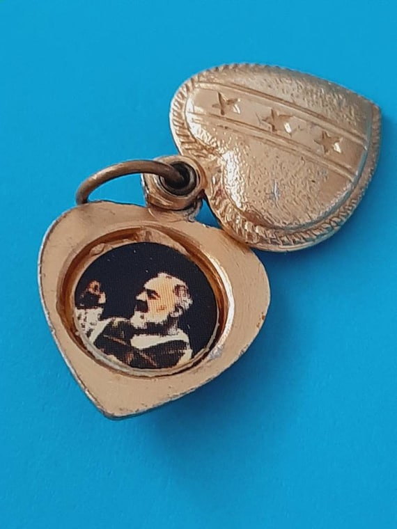 Religious vintage gold plated Italian heart pendant c… - Gem