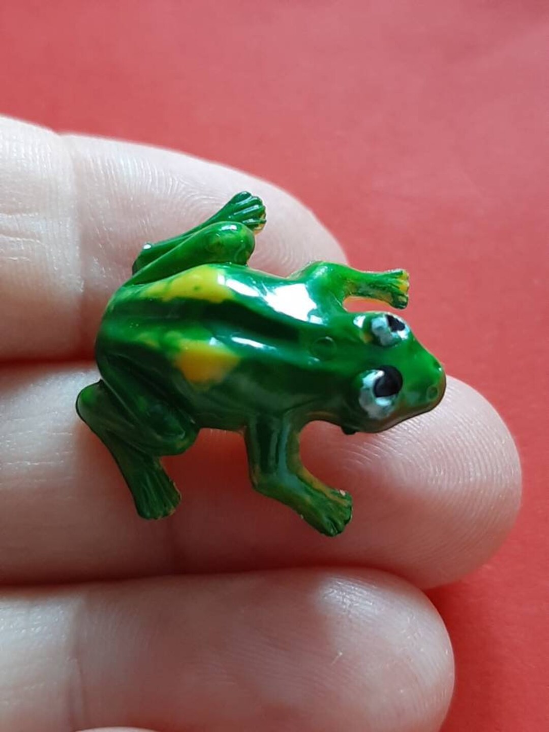 Vintage Green Plastic Brooch of a Frog, Lovely 3d Frog Brooch, Little ...