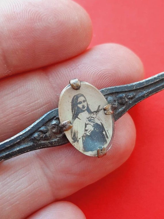 Antique religious Catholic French brooch of Saint The… - Gem