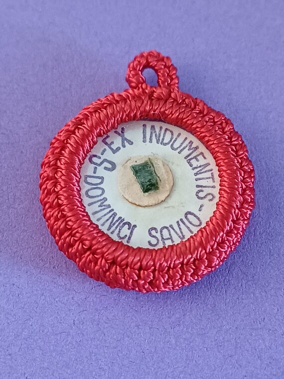 Vintage religious Catholic red crochet medal pendant … - Gem