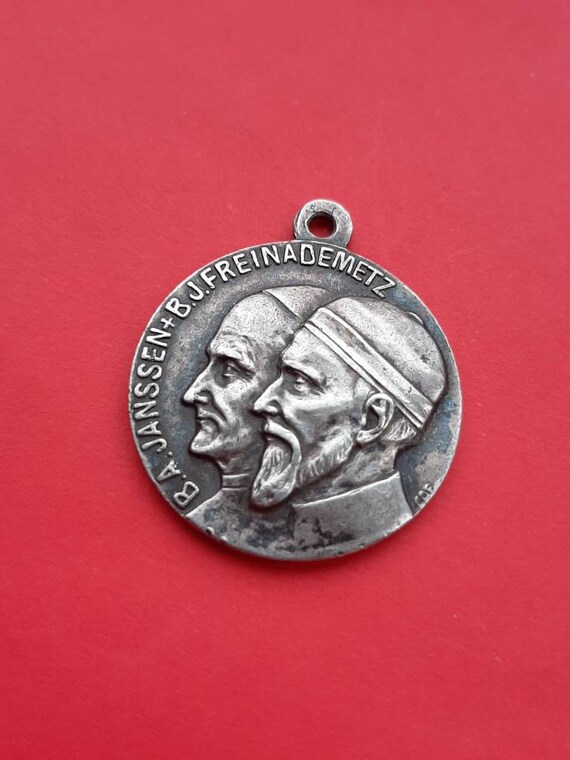 Vintage Italian religious signed medal pendant Jansse… - Gem