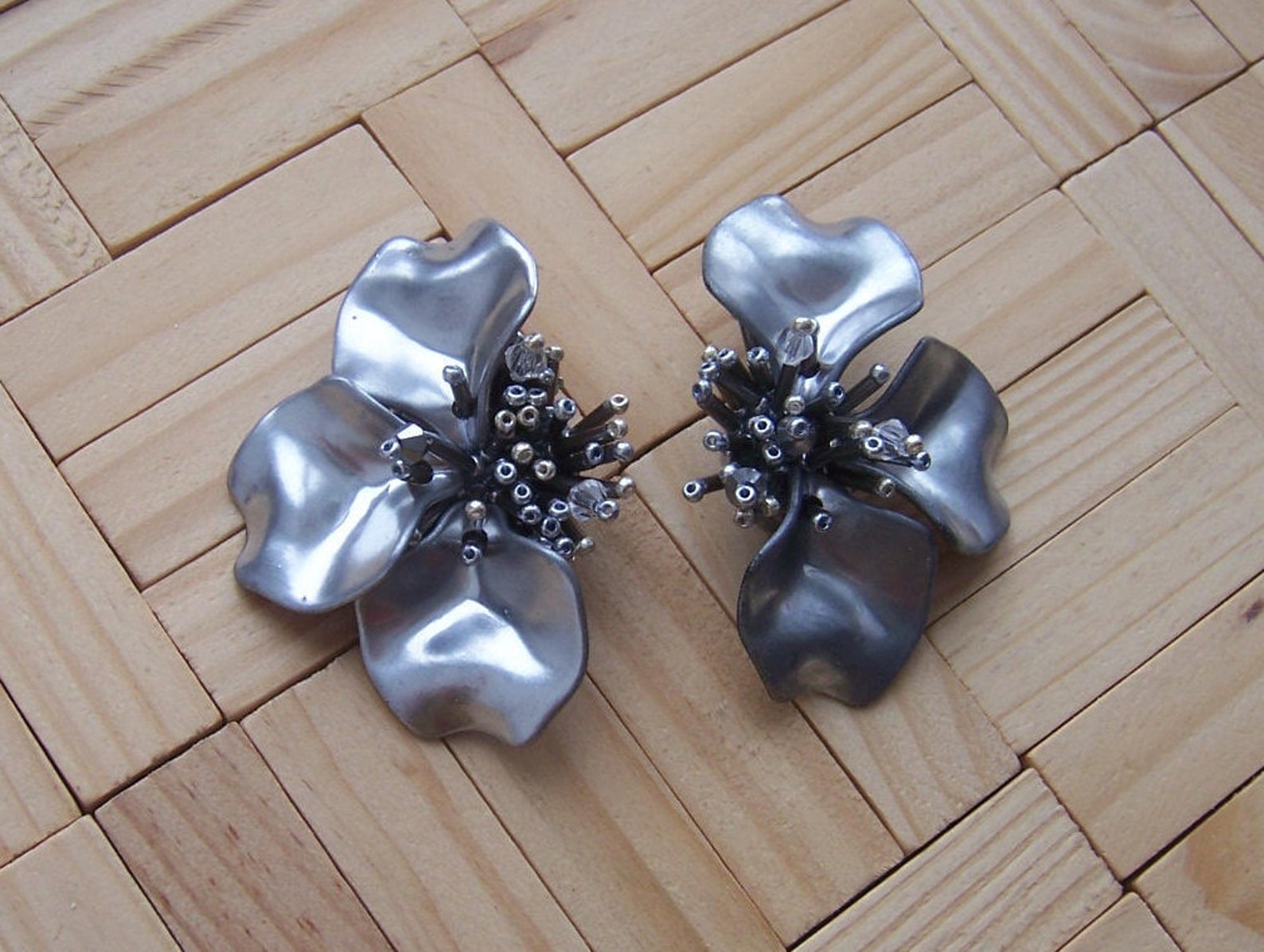 Unique Flower Button Burst Red Garnet Clip on Earringsgold | Etsy