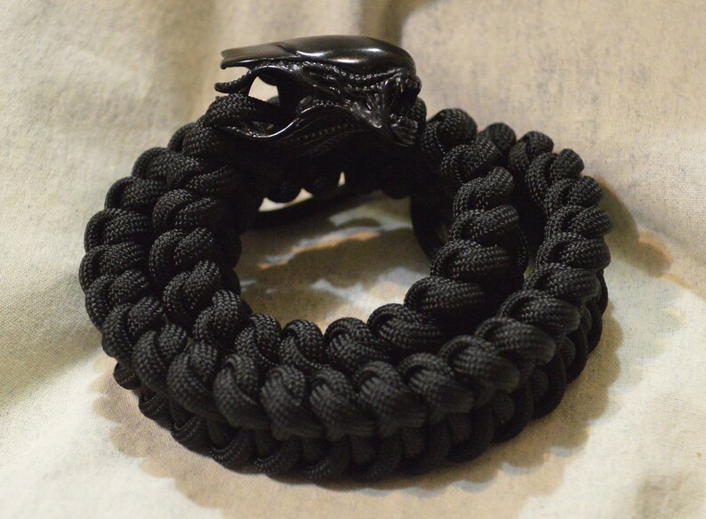 Alien Xenomorph Queen / Collar de estrangulador Paracord De Neck ...