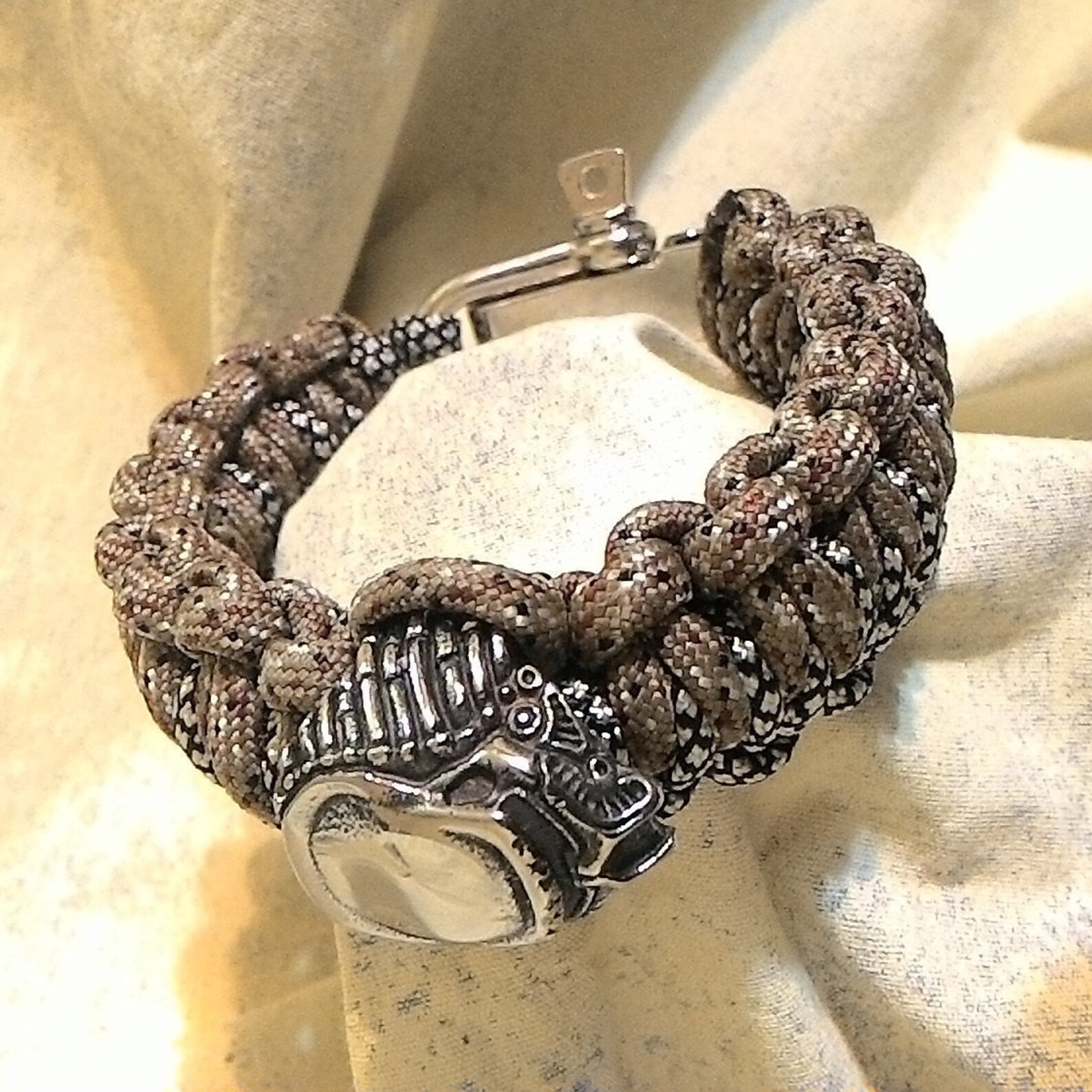 The Predator / Elder Predator Mask Paracord Bracelet / the - Etsy