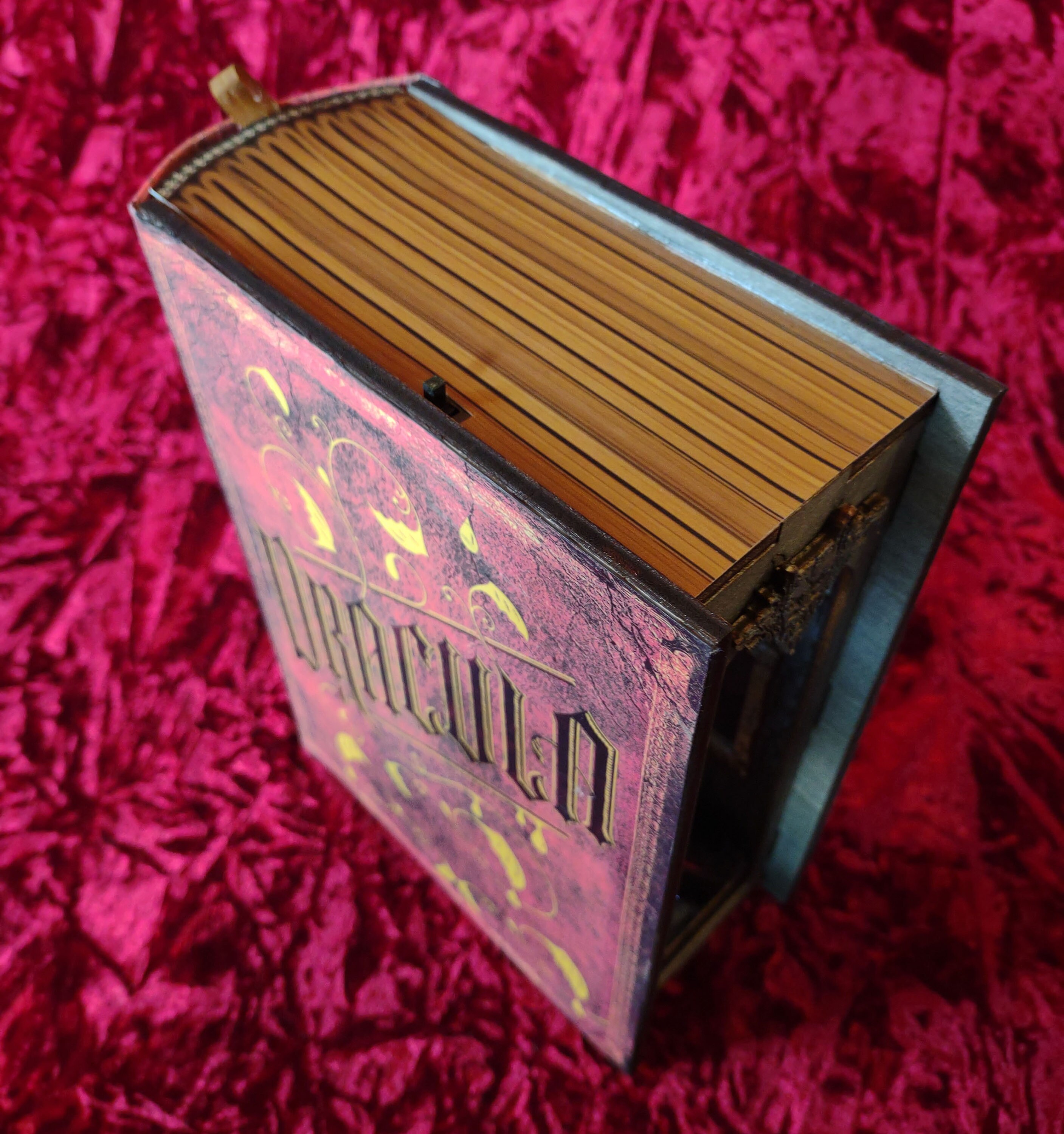 Dracula Diorama Bookshelf Insert - Etsy