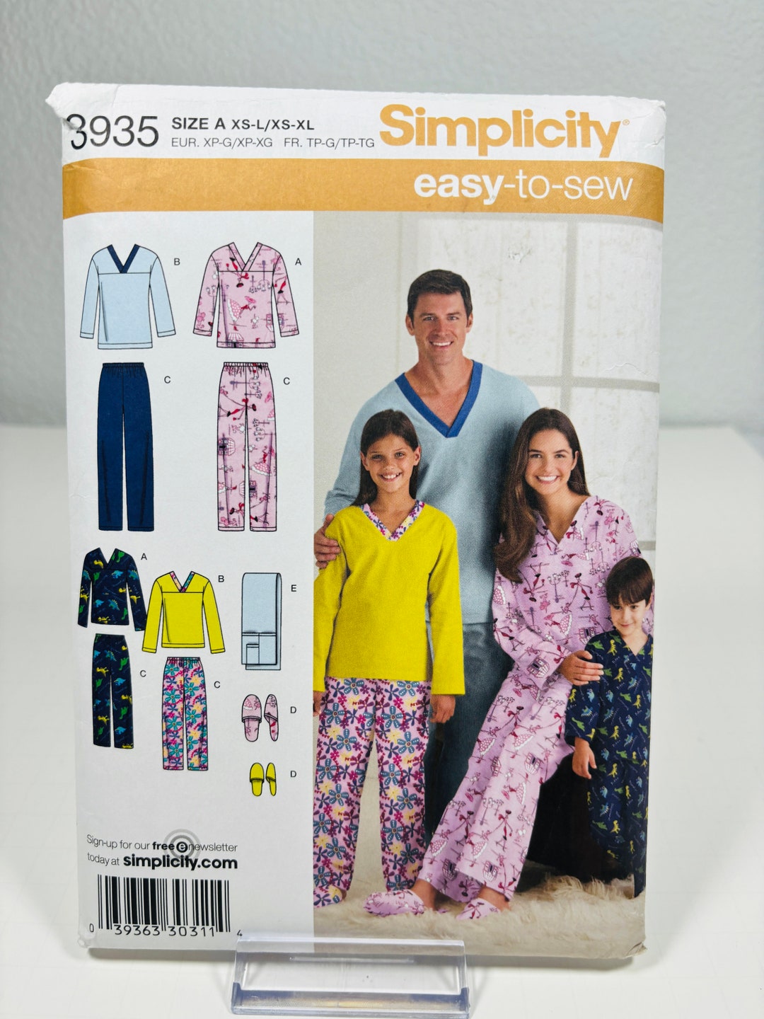 Simplicity 3935 Uncut FF Child and Adult Long Sleeve Pajama Sets ...