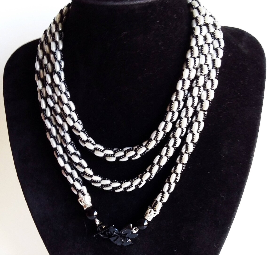Collier blanc noir unique, femme long bijoux, style rétro, collier au ...