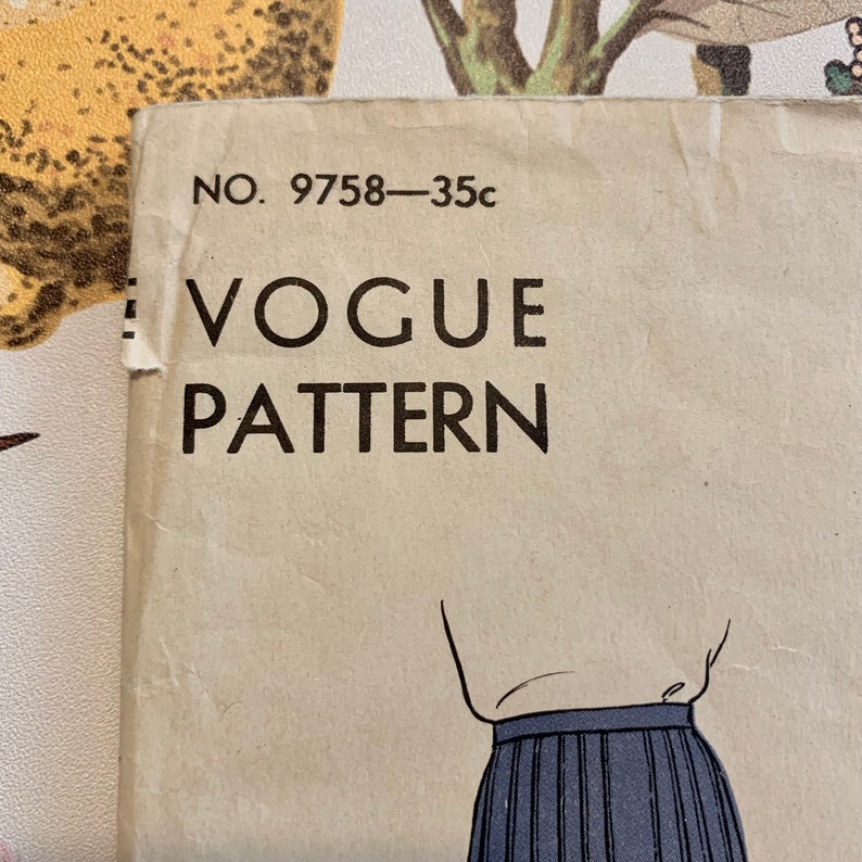 Vogue Sewing Pattern No 9758 / Skirt Pattern / 1940s / Rare / Waist 24 ...
