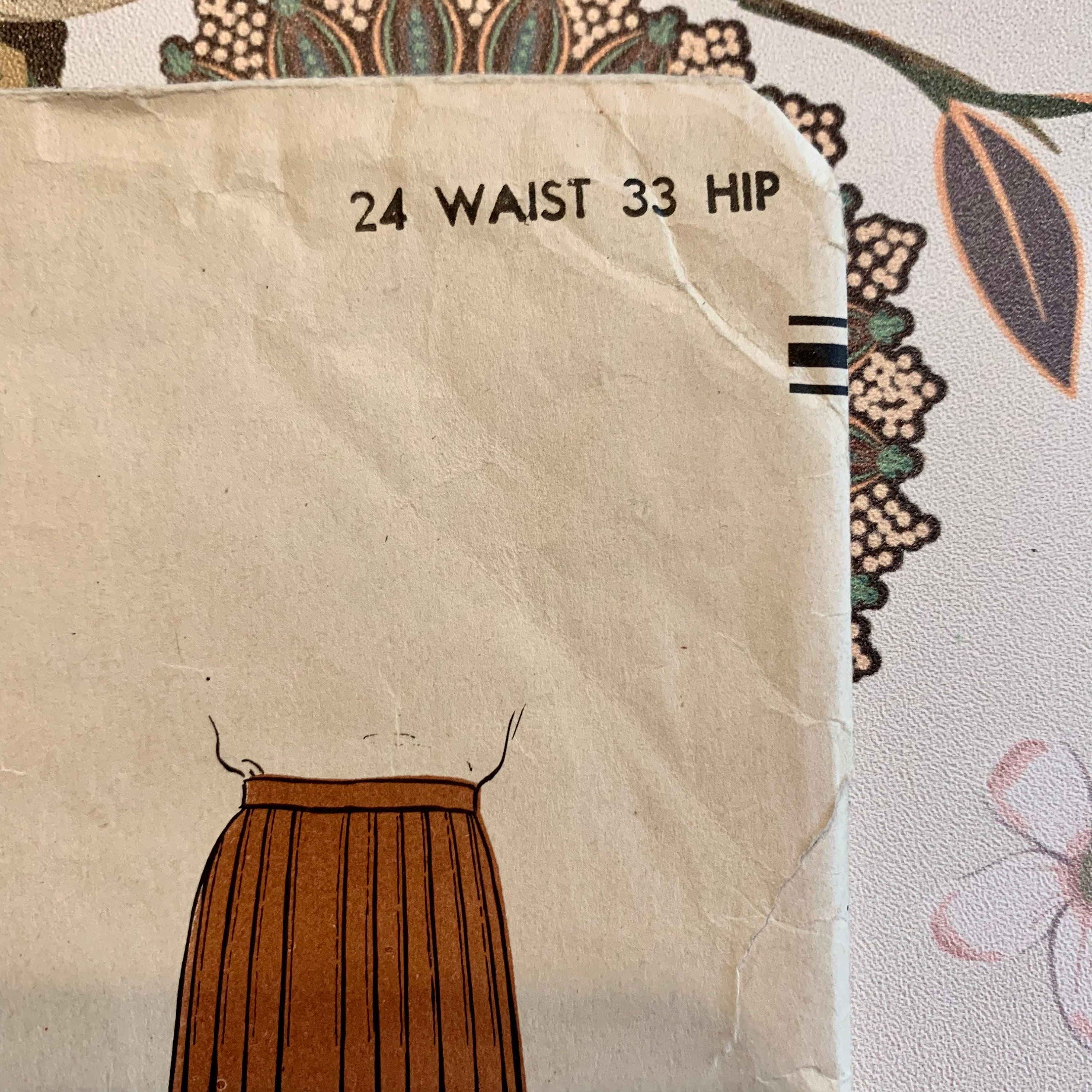 Vogue Sewing Pattern No 9758 / Skirt Pattern / 1940s / Rare / Waist 24 ...