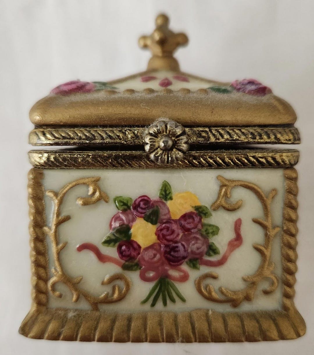 Vintage Small Porcelain Hinged Gold Edged Trinket Snuff Pill Jewel Box ...