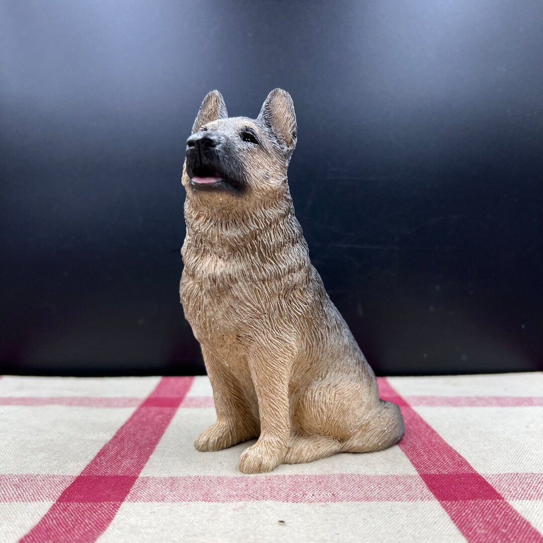 Iconic 1990 Vintage Sitting German Shepherd Figure M260 by Sandicast ...