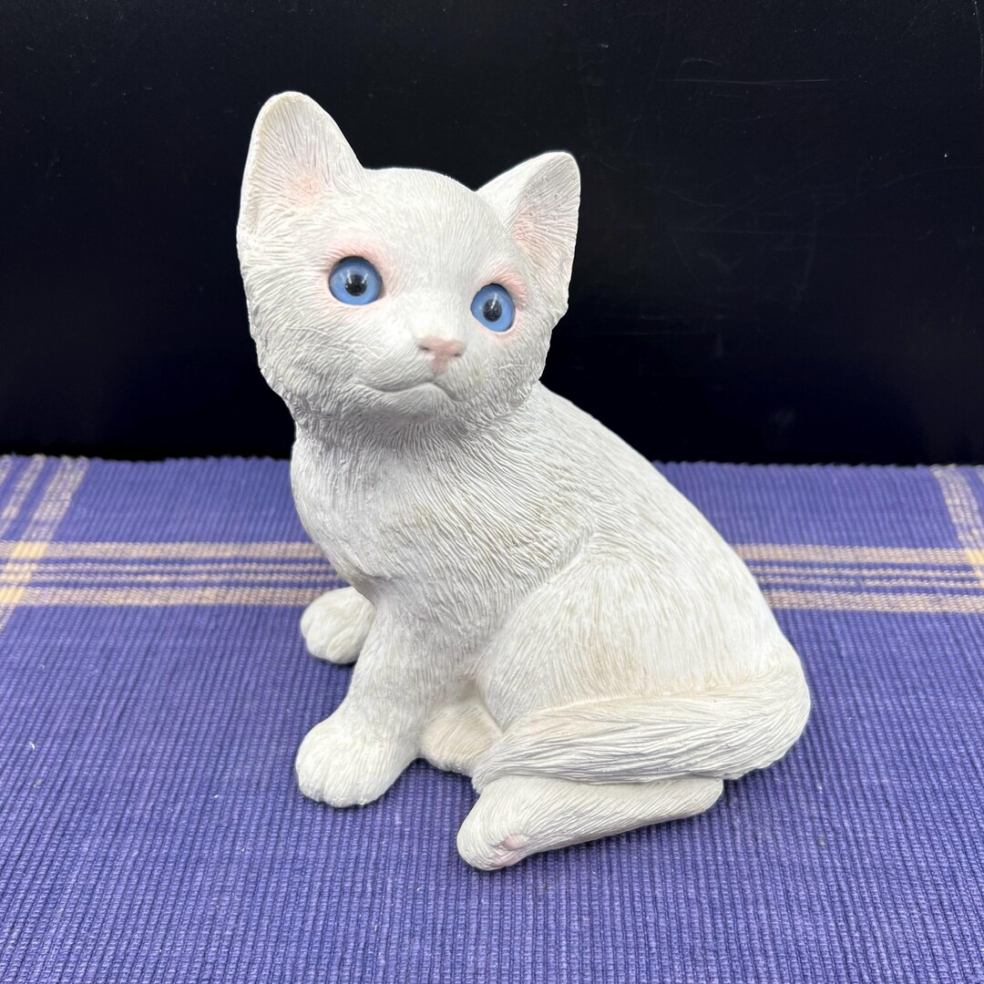 Blue Eyed Vintage Classic 1980's Sandicast White Cat Figure - Etsy