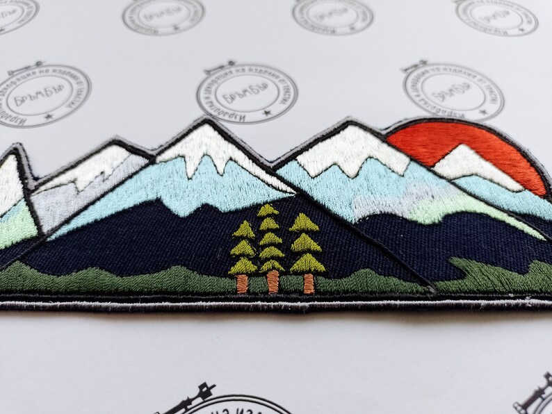 Freehand Treadle Sewing Machine Embroidered Big Mountain Applique Sew ...