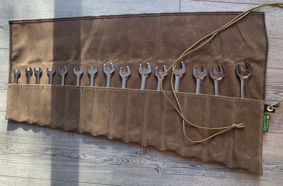 Wrench roll store