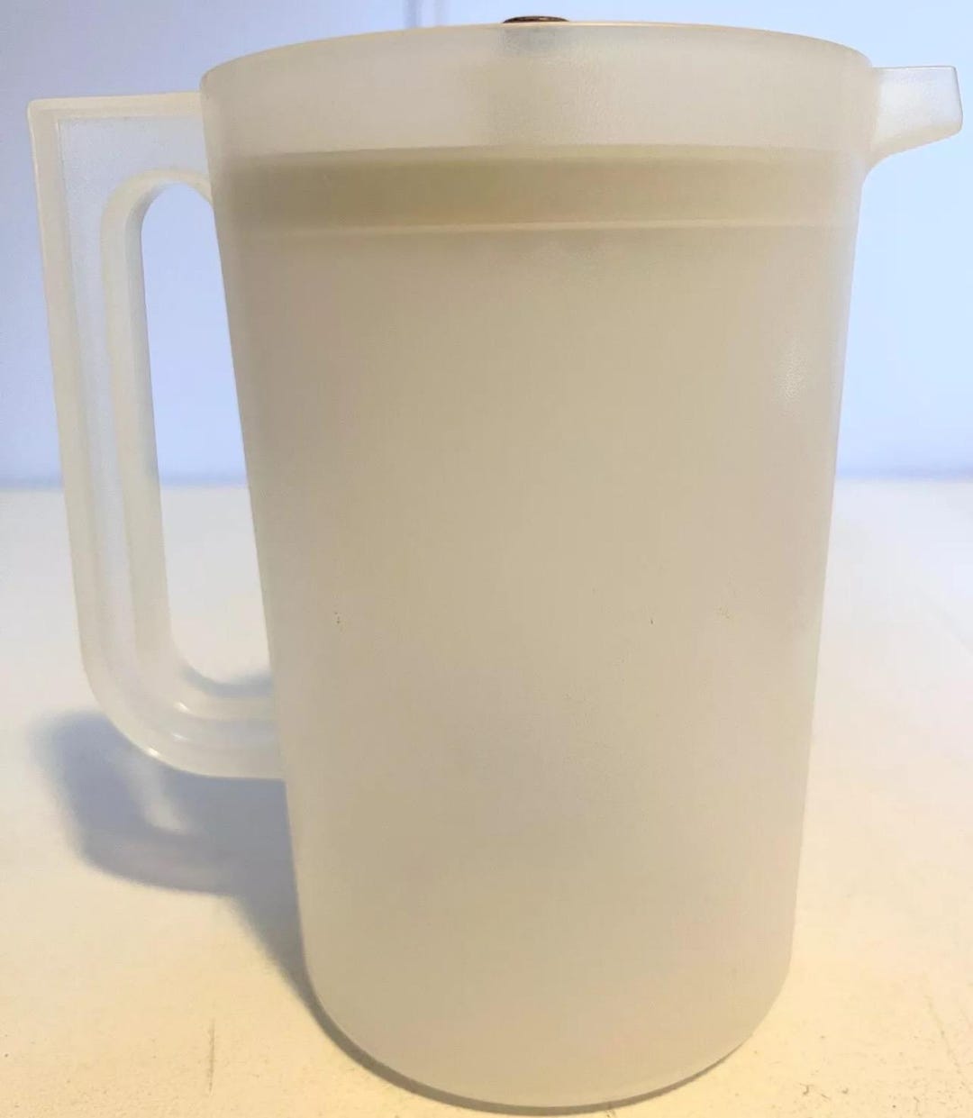 Tupperware 1676-5 2 Quart Pitcher Sheer Base With Push Button Lid ...