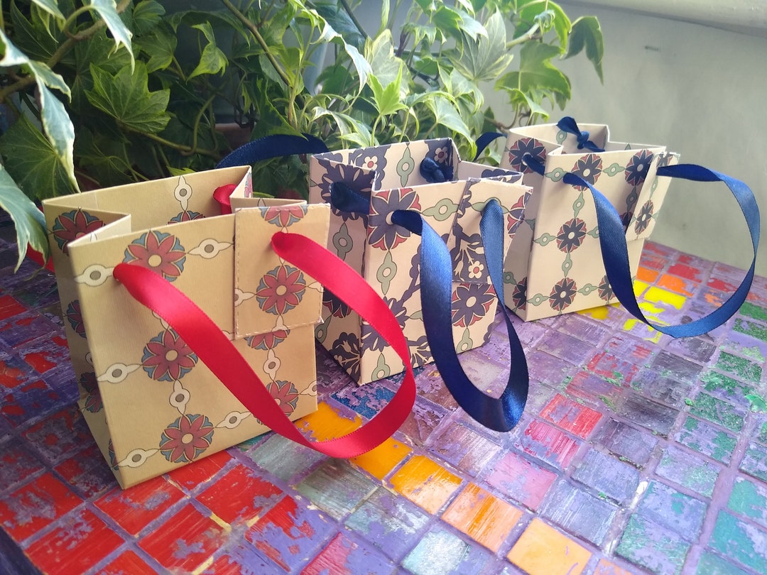 3 Tiny Arts and Crafts Round Flowers Paper Gift Bags With Matching Tiny ...