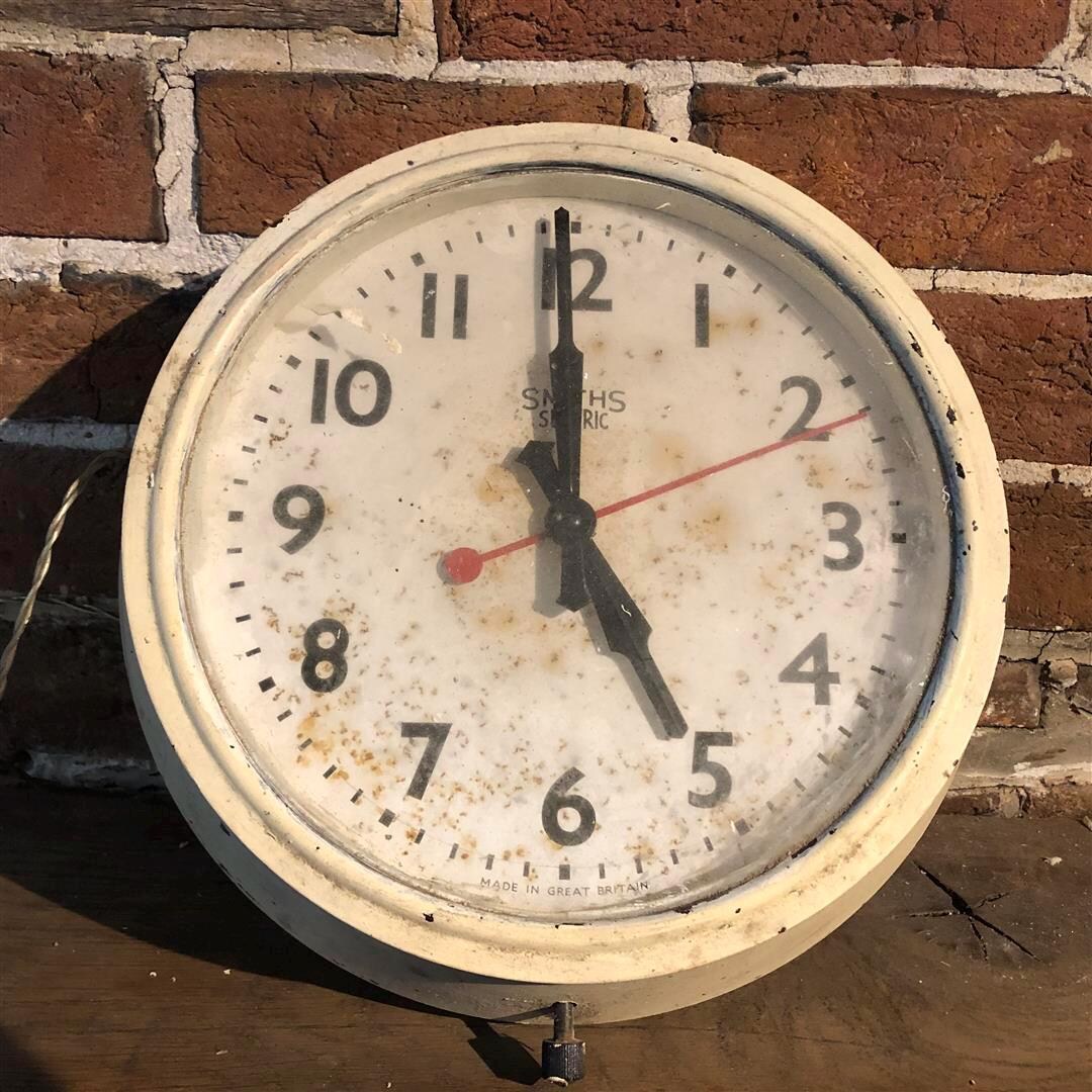 Vintage Bakelite Electric Wall Clock 1950s - Etsy