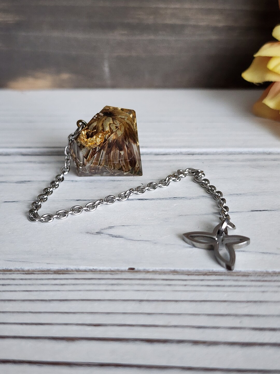 Pendulum, Dried Flowers, for Reiki and Divination - Etsy