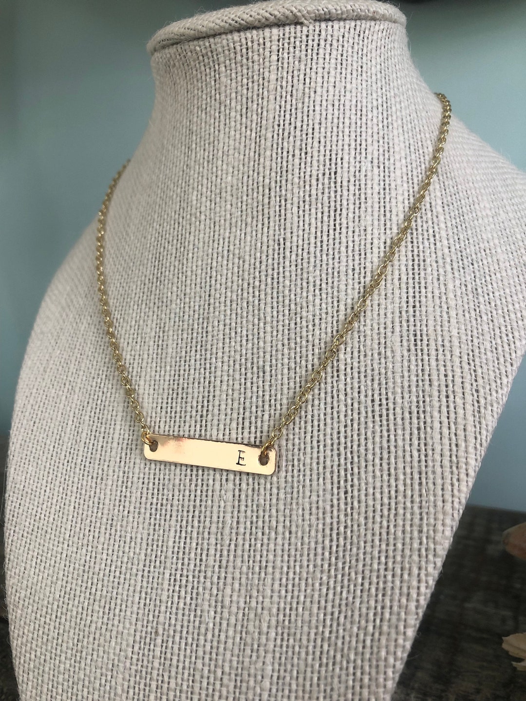 Collar inicial Collar inicial estampado Collar de monograma estampado ...