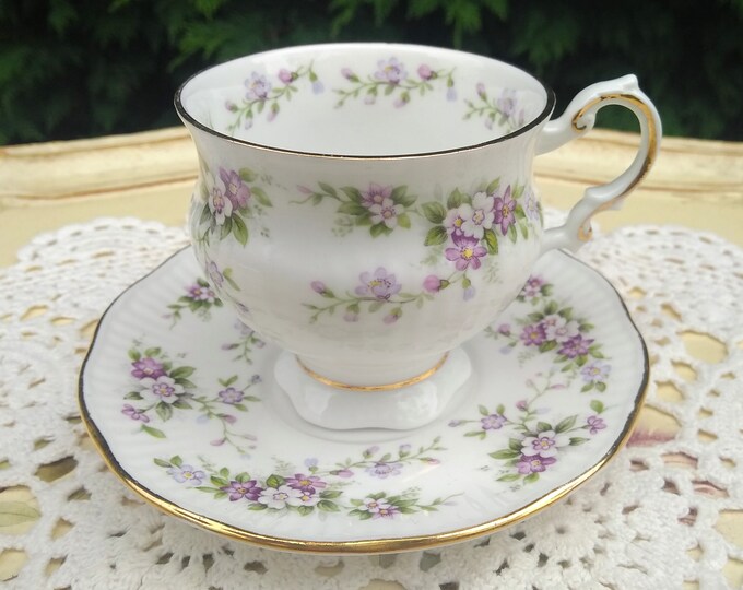 Elizabethan "chantilly" Fine Bone China Teacup and Saucer, Vintage ...