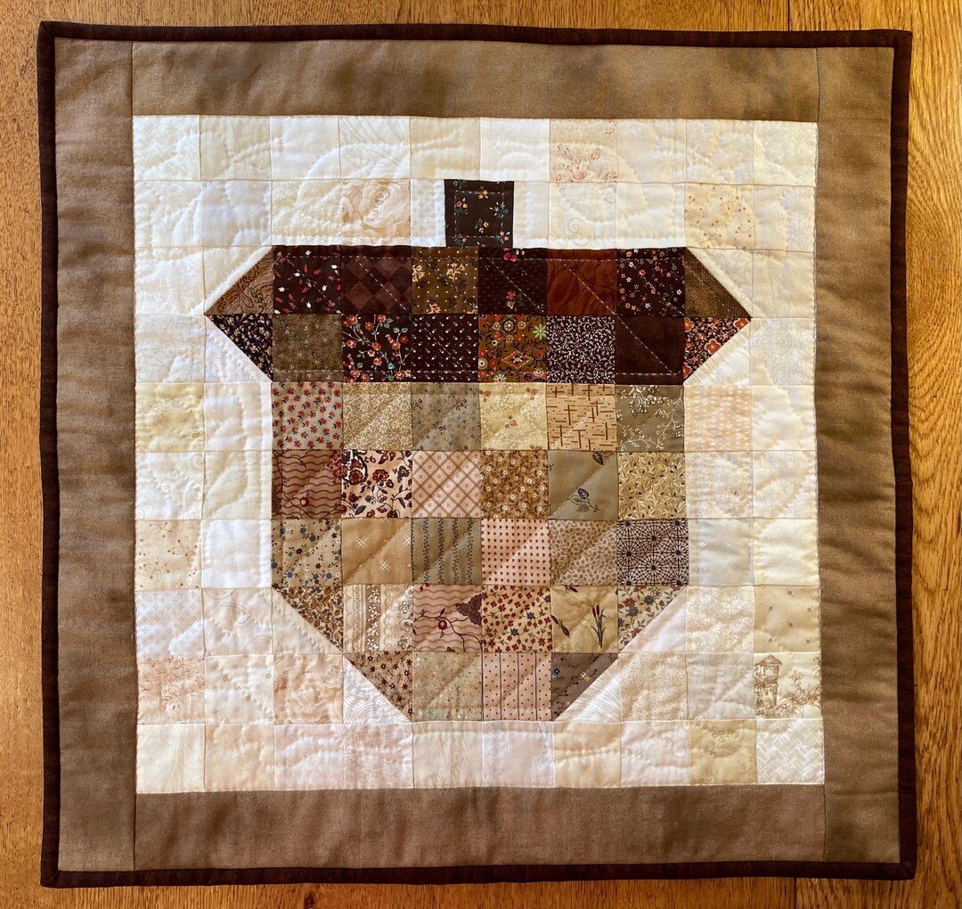 Patchwork Acorn Mini-quilt Wallhanging, Hand-quilted Acorn Wall Decor ...