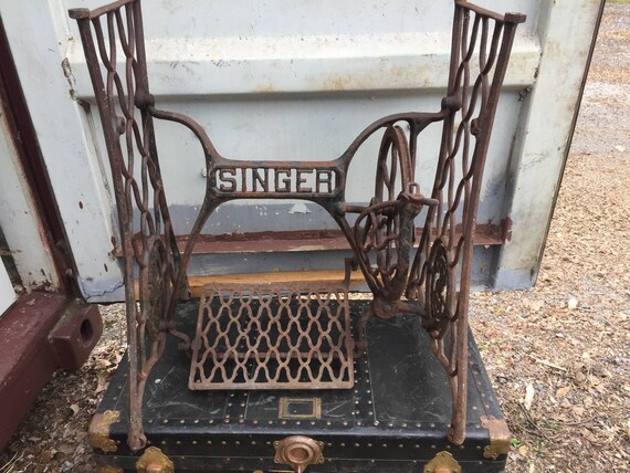 Vintage Antique Singer Treadle Sewing Machine CAST IRON BASE - Etsy