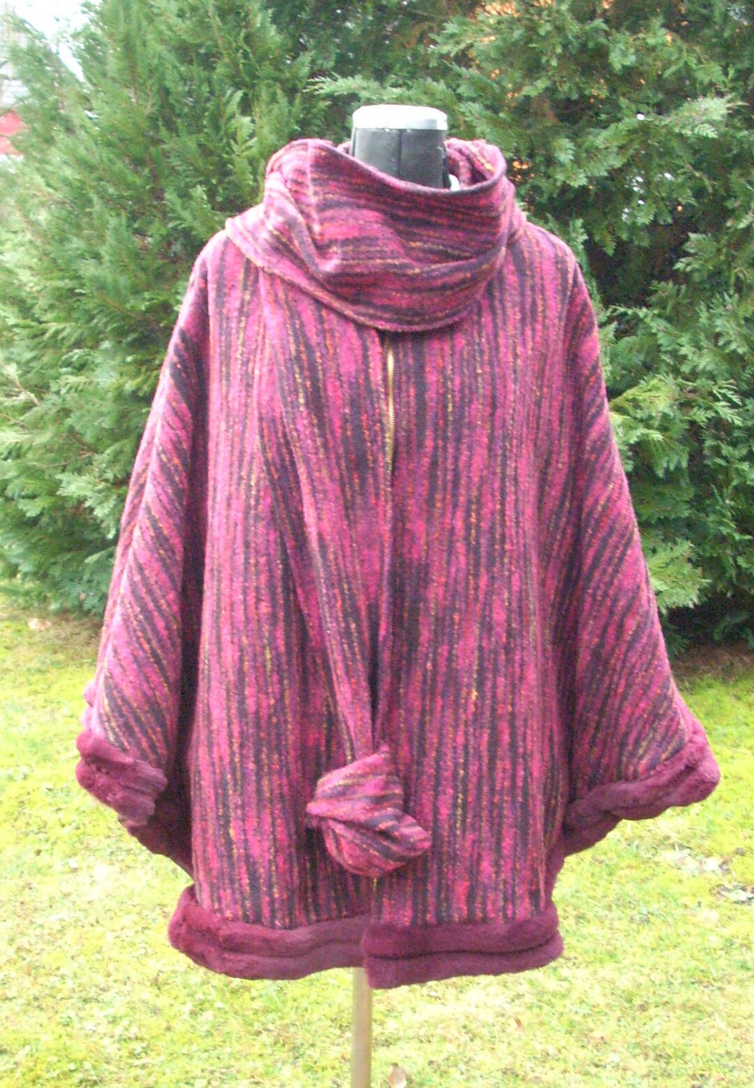 Cabo, Poncho en Burdeos moteado con piel de conejo - Etsy España
