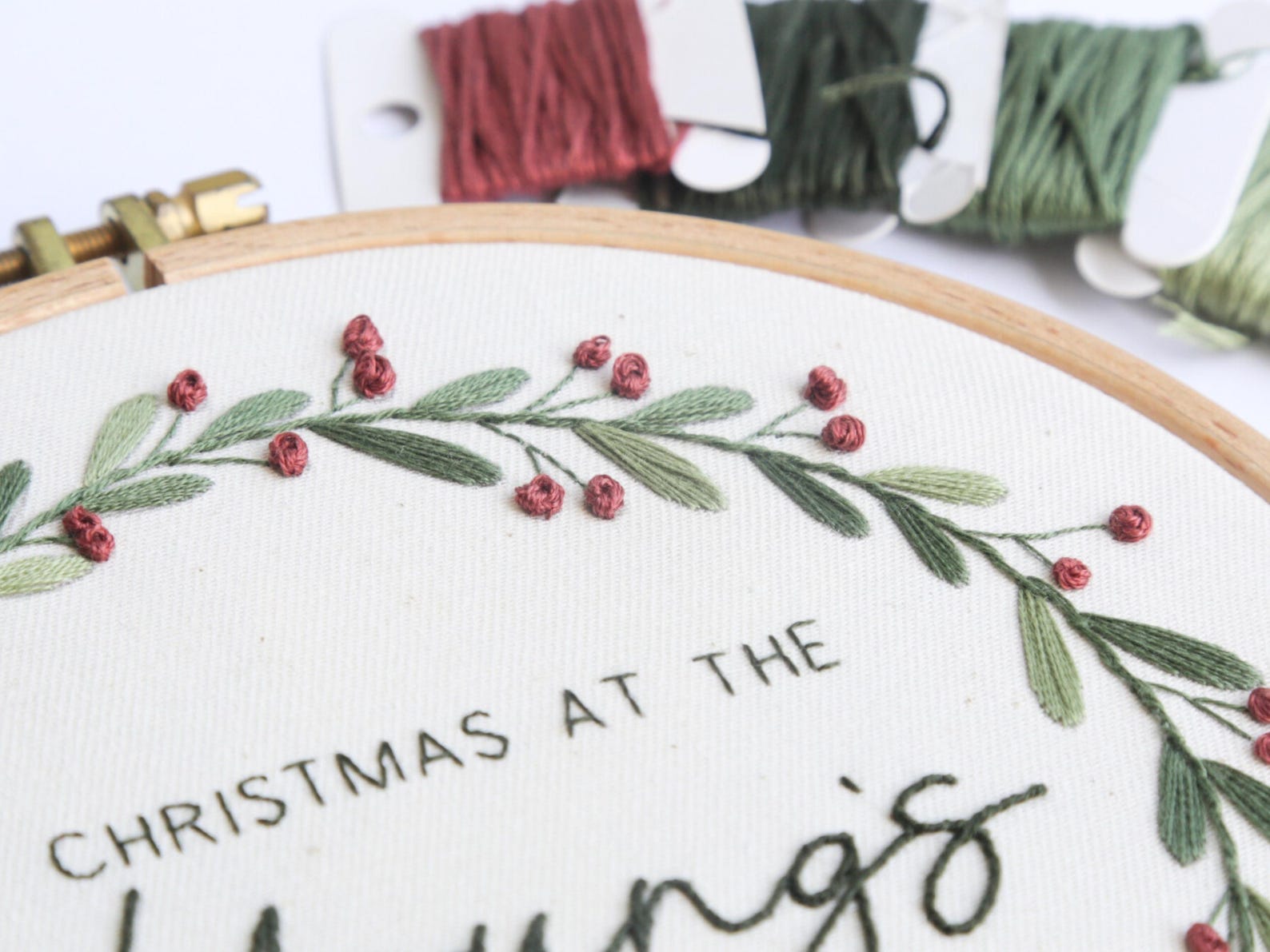 Personalised Name Christmas Wreath Hand Embroidery Pattern, Mistletoe ...