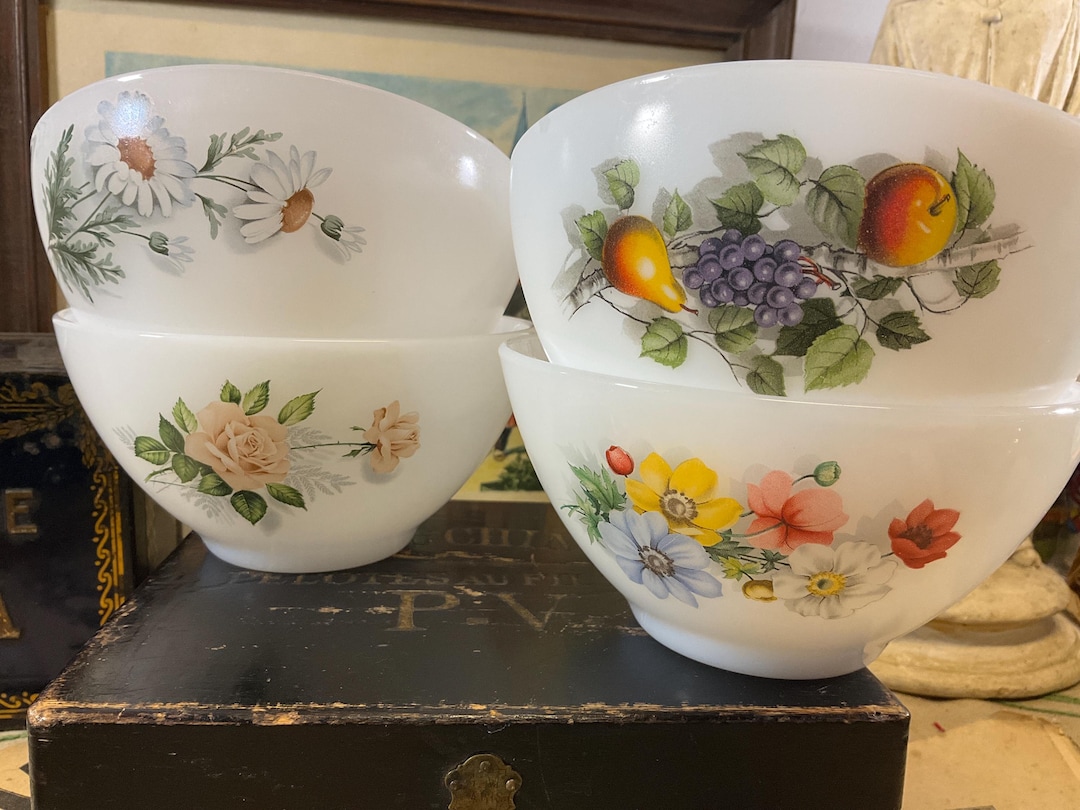 Set of 4 French Vintage Arcopal Floral and Fruit Themed Cafe Au Lait ...