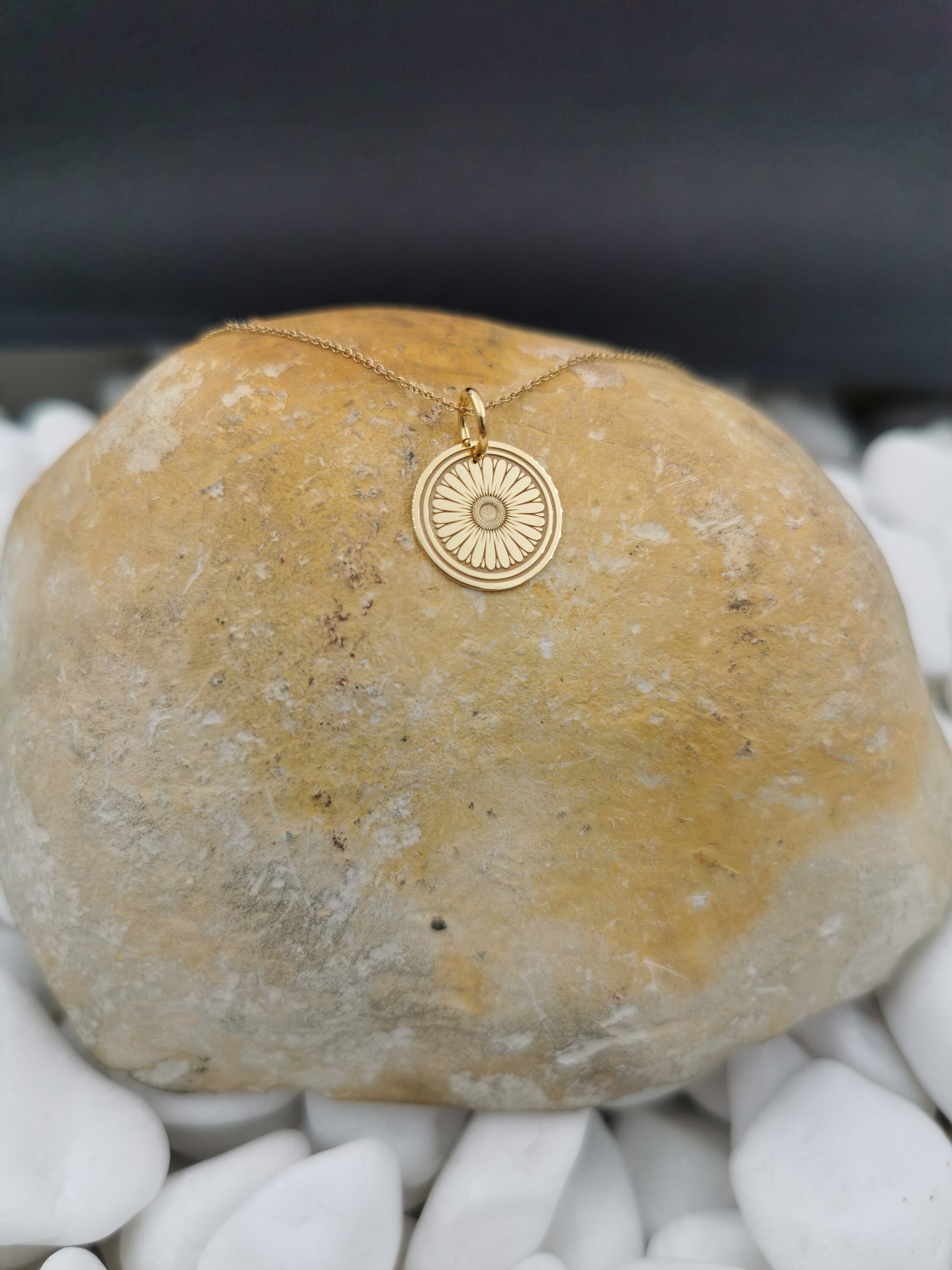 Dainty 14k Solid Gold Daisy Necklace, Personalized Daisy Pendant ...