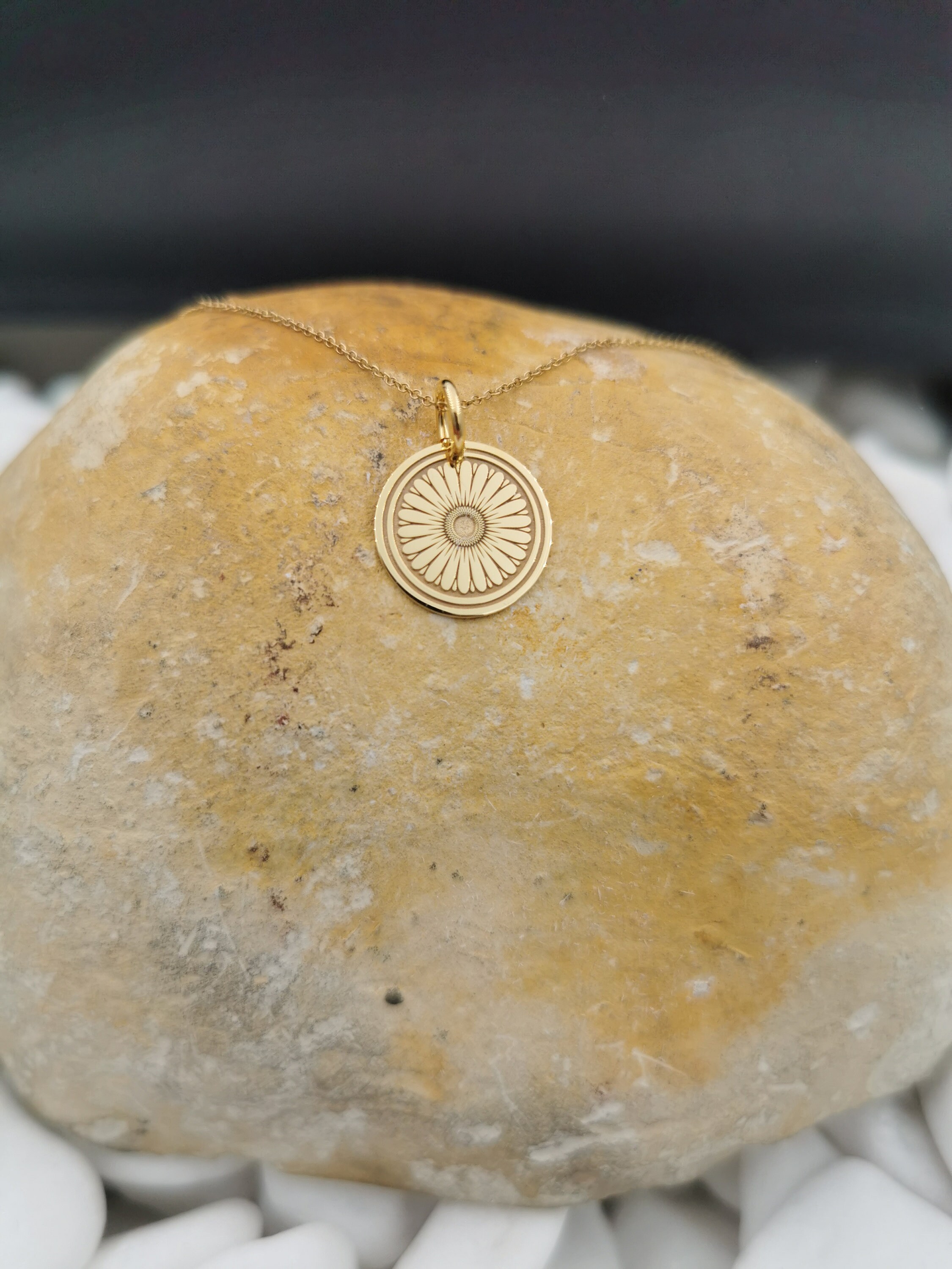 Dainty 14k Solid Gold Daisy Necklace, Personalized Daisy Pendant ...