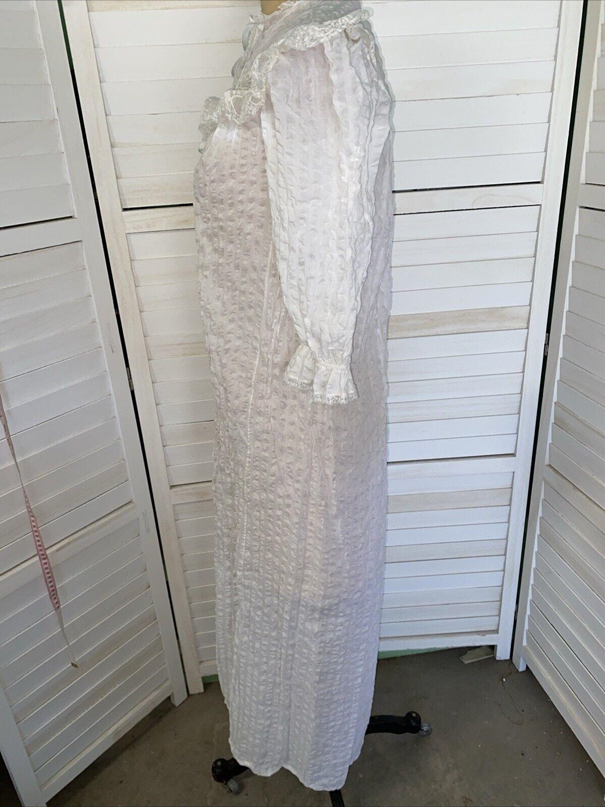 Vintage 50s Wondermaid Women's White Seer Sucker Full Length Cotton ...