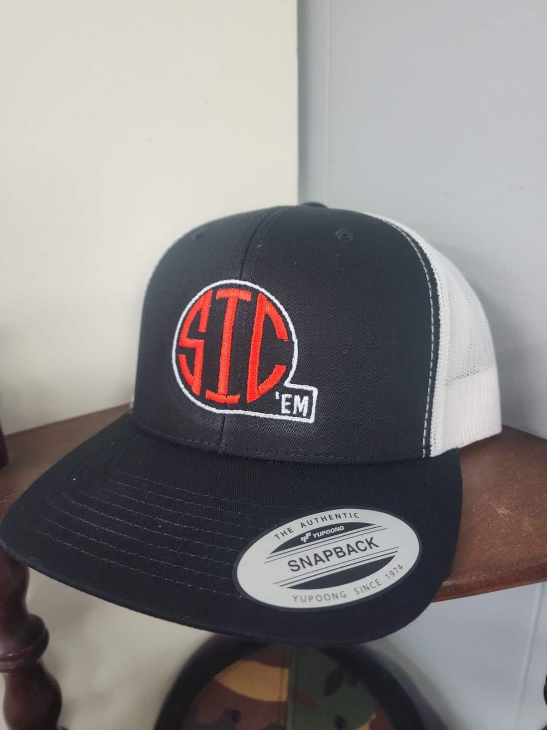 Georgia Bulldogs Sic'em Custom Made - Etsy