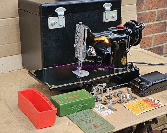 Singer 221K Featherweight Sewing Machine With Attachments & Instruction ...
