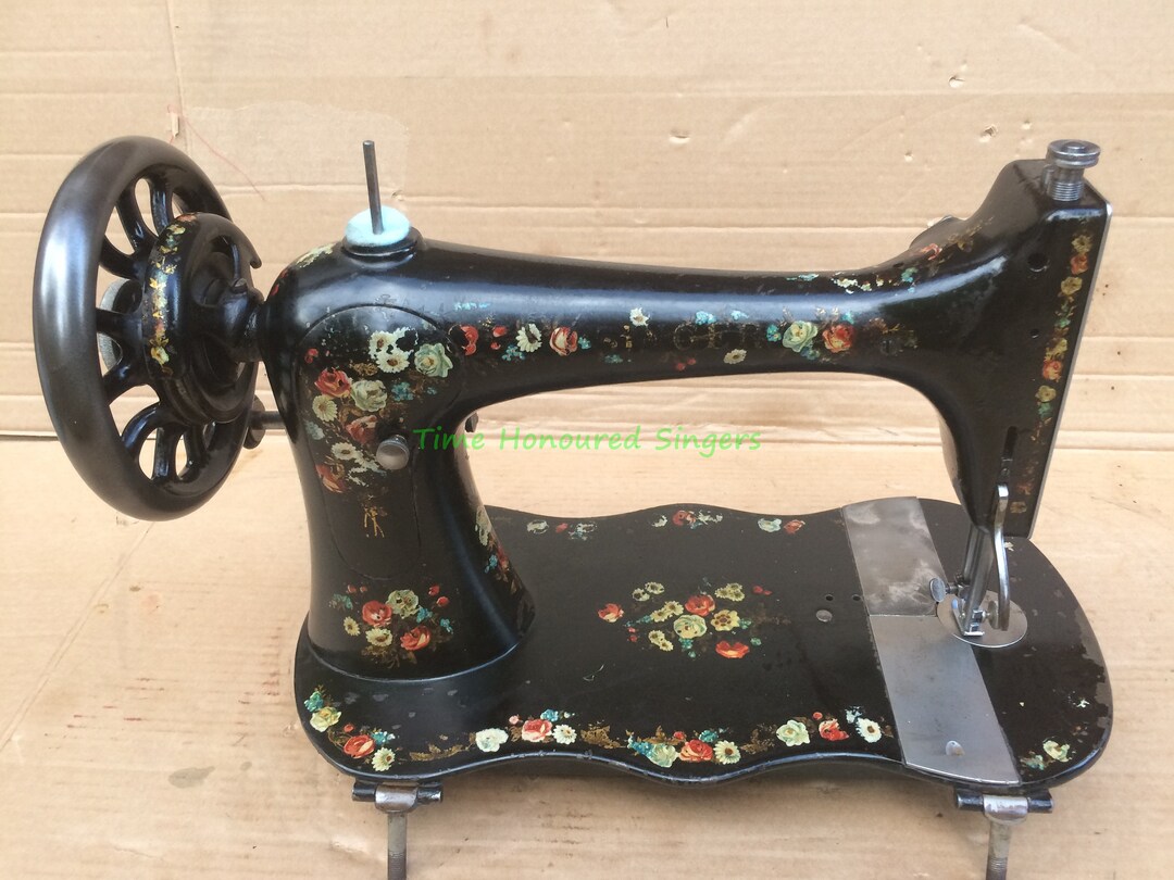 Singer VS2 Fiddlebase Vibrating Shuttle Sewing Machine With Painted ...