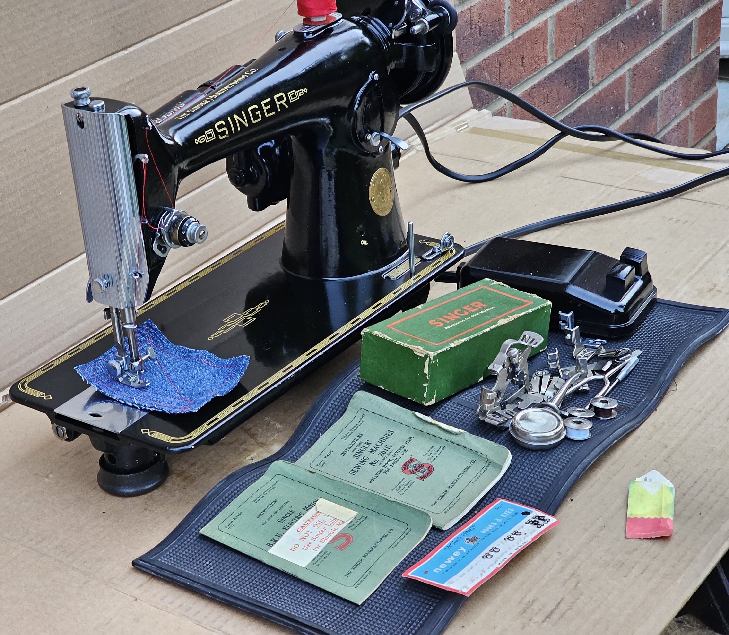 Singer Sewing Machine Electric