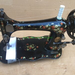 Singer VS2 Fiddlebase Vibrating Shuttle Sewing Machine With Painted ...