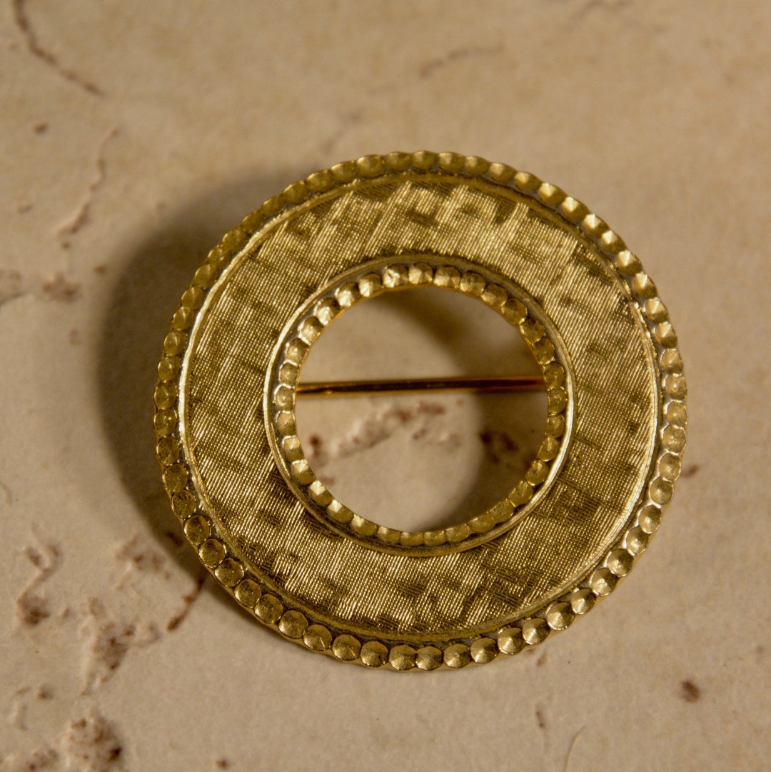 PRICE REDUCED Vintage Circle Pin in Gold Tone - Etsy