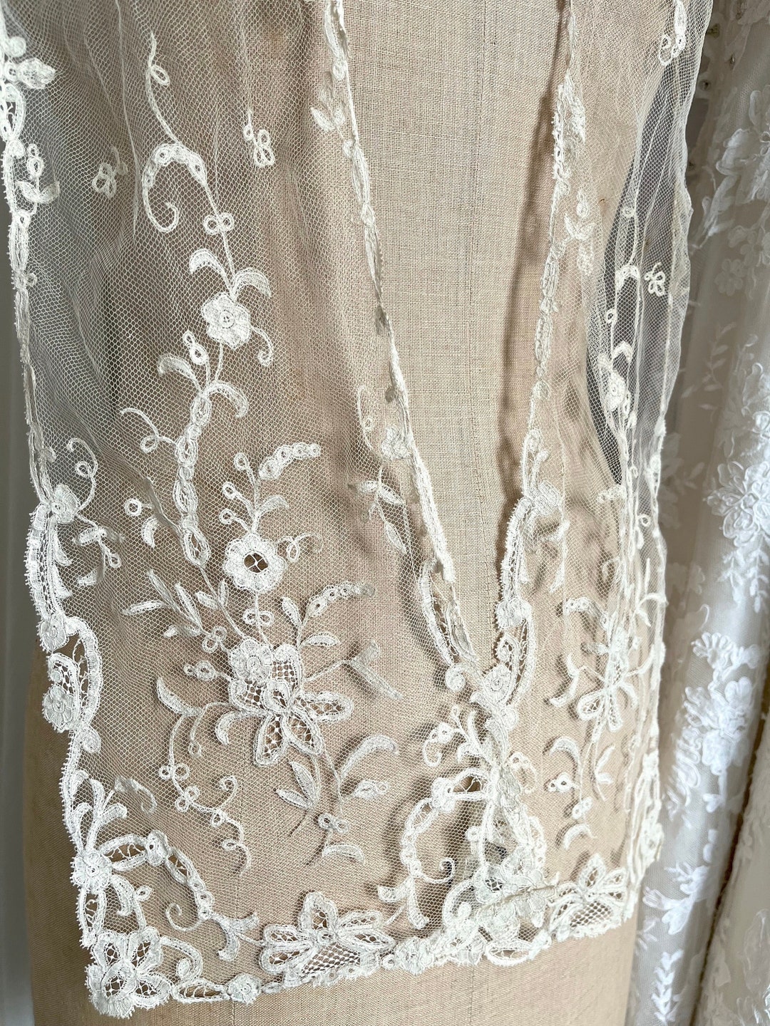 Beautiful Antique Lace Lappet. Antique Lace Wedding Shawl . Antique ...