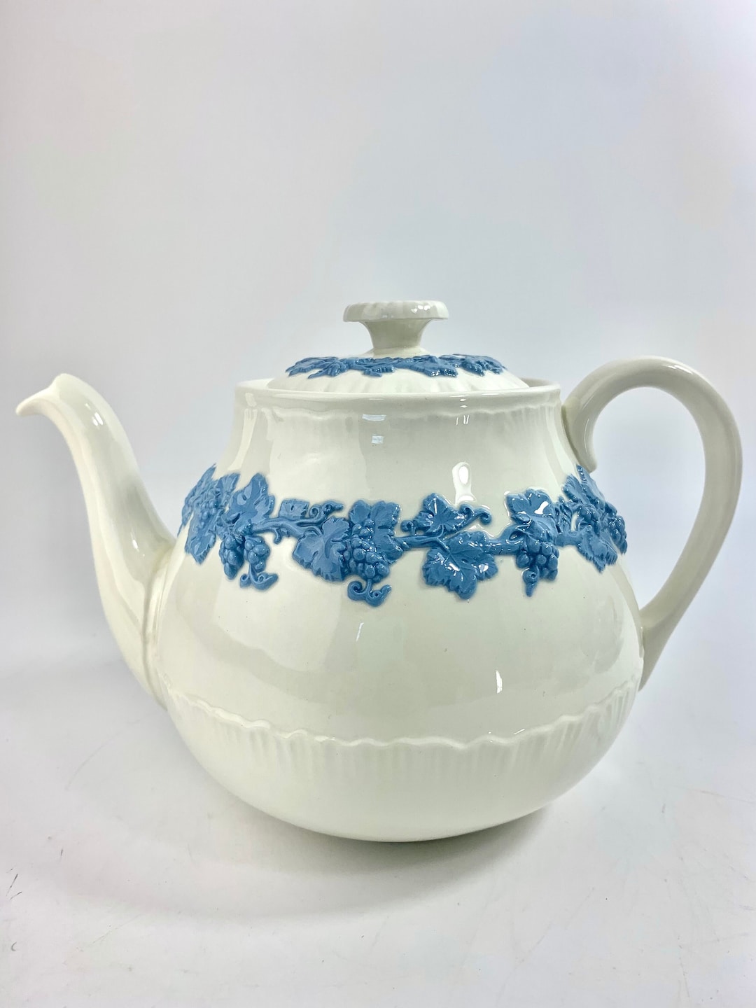 Wedgwood Queensware Teapot Embossed Etruria and Barlaston England ...