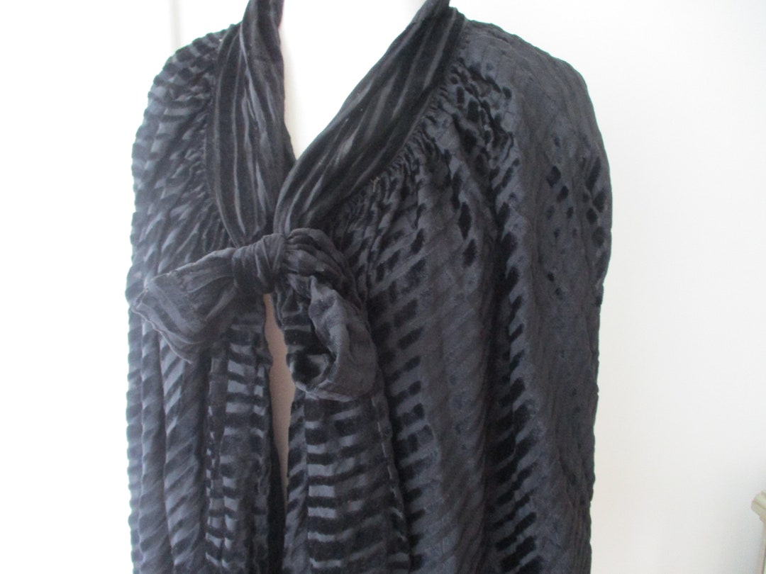 Antique Women's Cloak Cape Black Silk and Velvet C1920's Theater ...